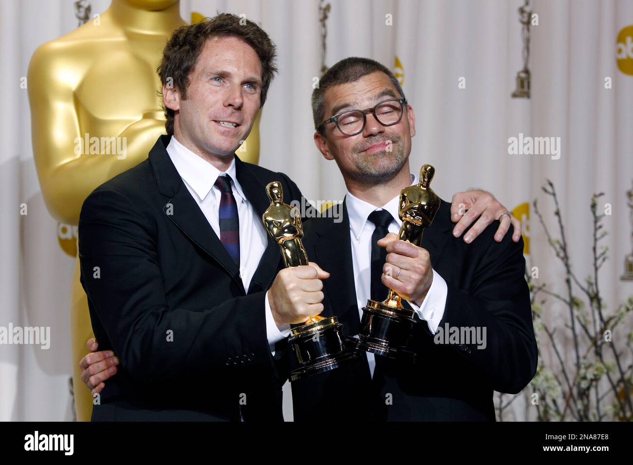Kirk Baxter, left, and Angus Wall pose with their Oscars for ...