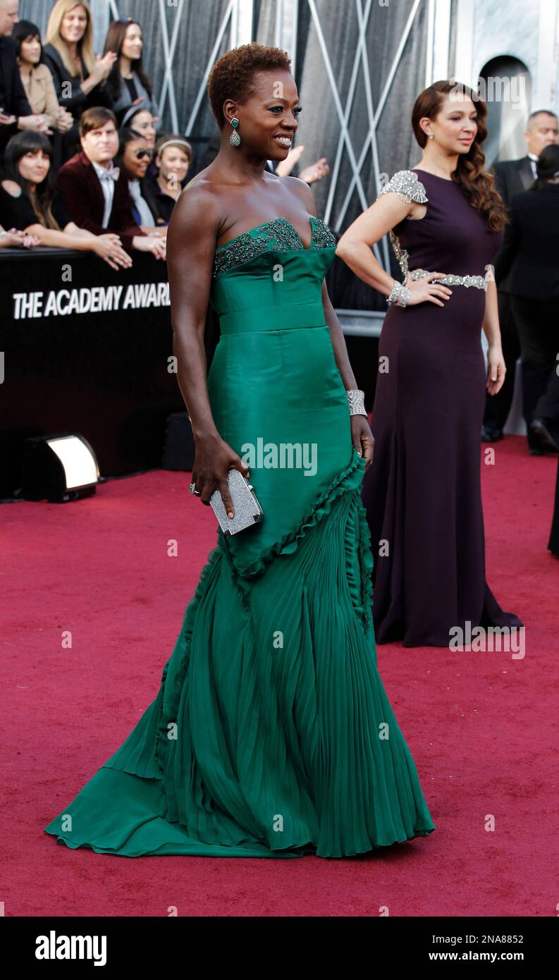 Viola Davis and Maya Rudolph pose before the 84th Academy Awards on ...