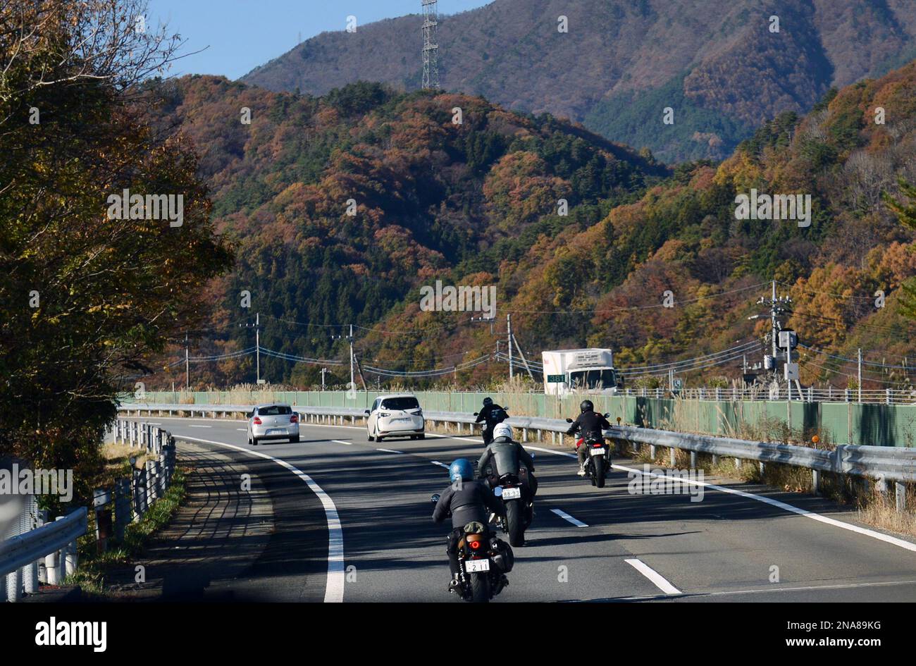 Driving on the Chuo Expressway on the way from Tokyo to Yamanashi prefecture in Japan Stock ...
