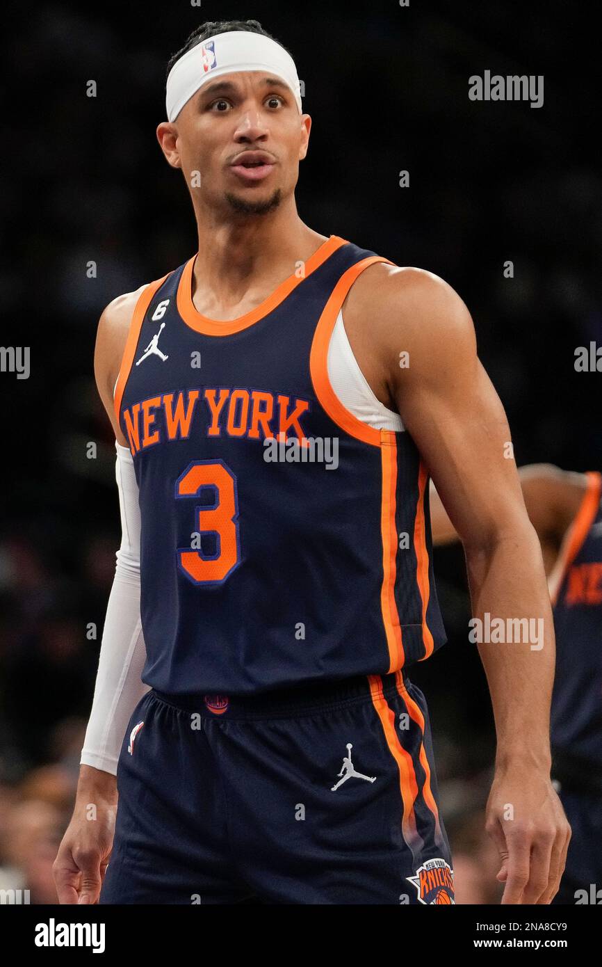 New York Knicks guard Josh Hart (3) stands at the free throw line ...