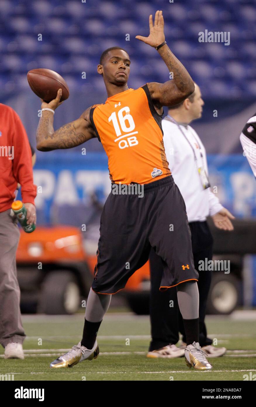 Oregon quarterback Darron Thomas throws as he runs a drill at the NFL ...