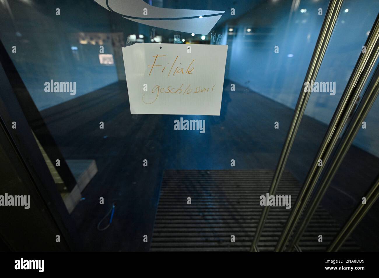 Cologne, Germany. 13th Feb, 2023. A store says goodbye to its customers ...