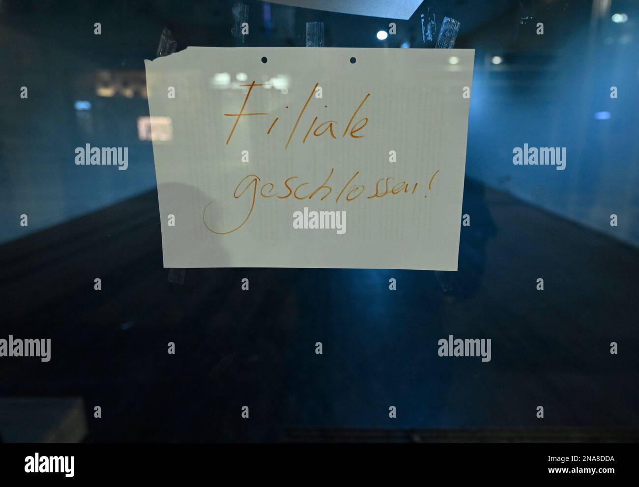 Cologne, Germany. 13th Feb, 2023. A store says goodbye to its customers ...