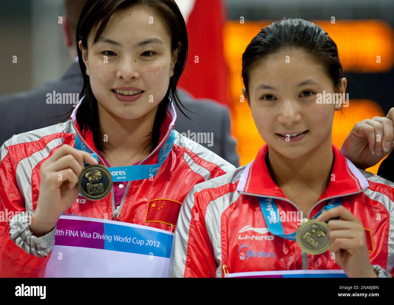 Gold medal winners China's Wu Minxia, left, and He Zi pose for ...