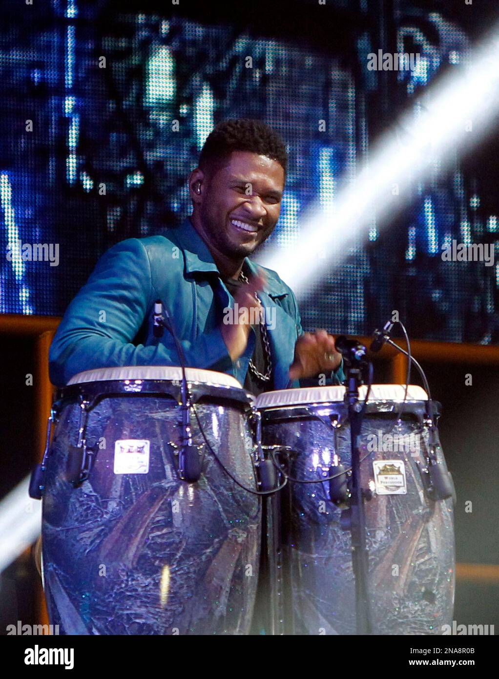 Usher makes a guest appearance during a Romeo Santos concert at Madison ...