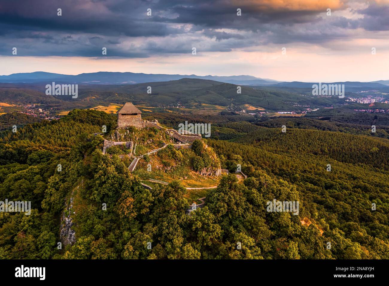 Salgo castle hi-res stock photography and images - Alamy
