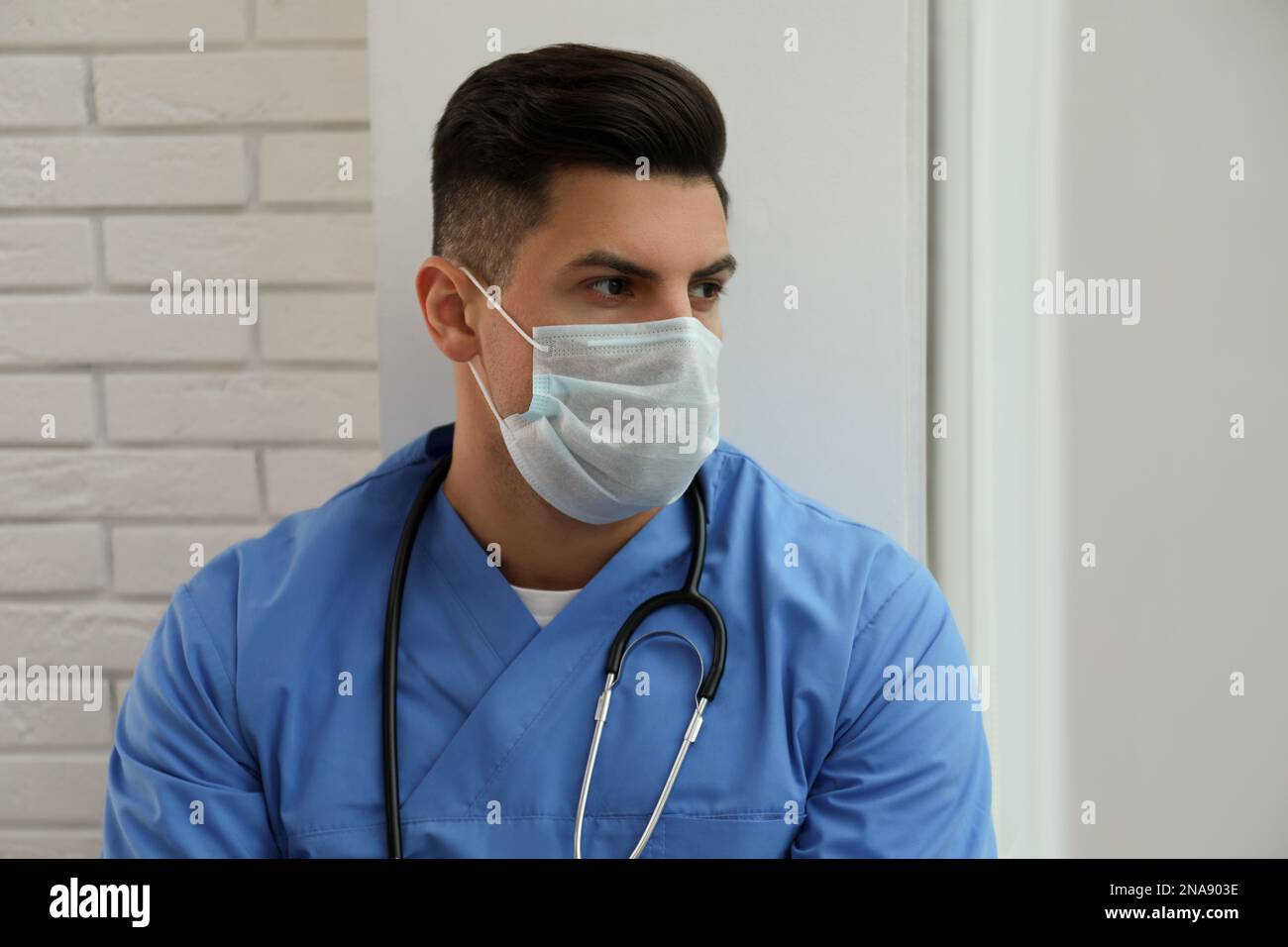 Sad doctor hi-res stock photography and images - Alamy