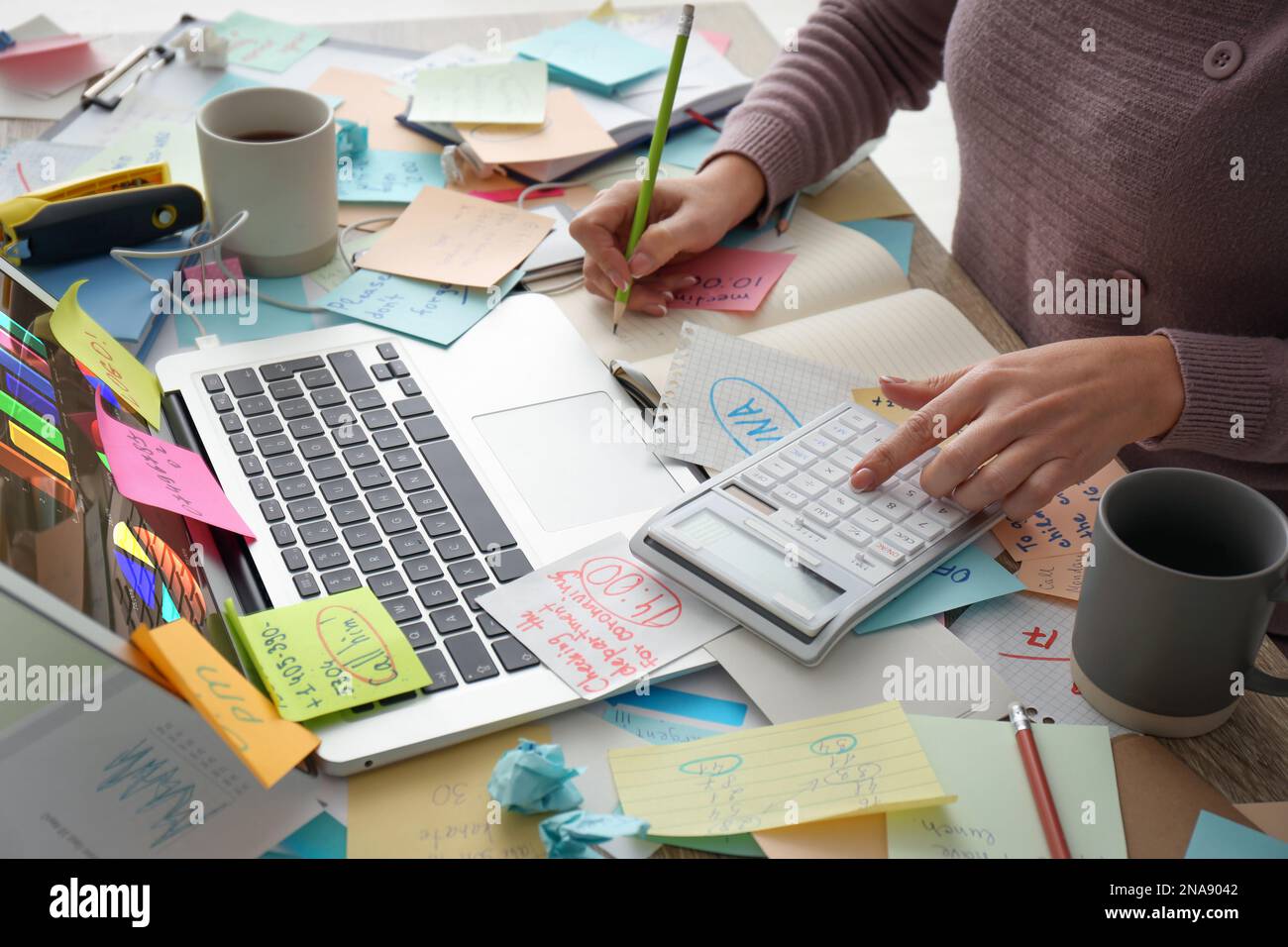 Messy office desk hi-res stock photography and images - Alamy