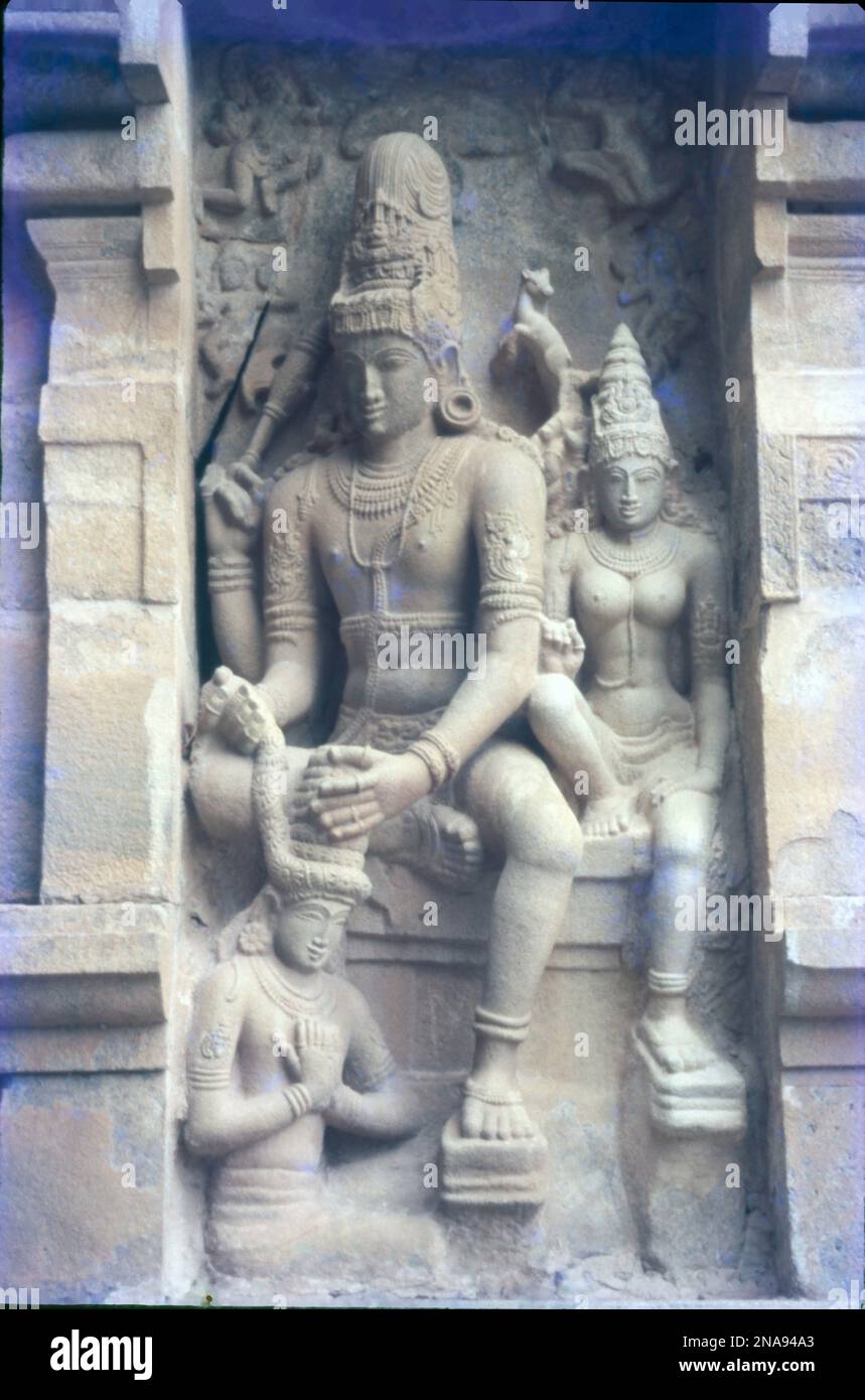 Brihadisvara Temple, Thanjavur has a massive colonnaded prakara ...