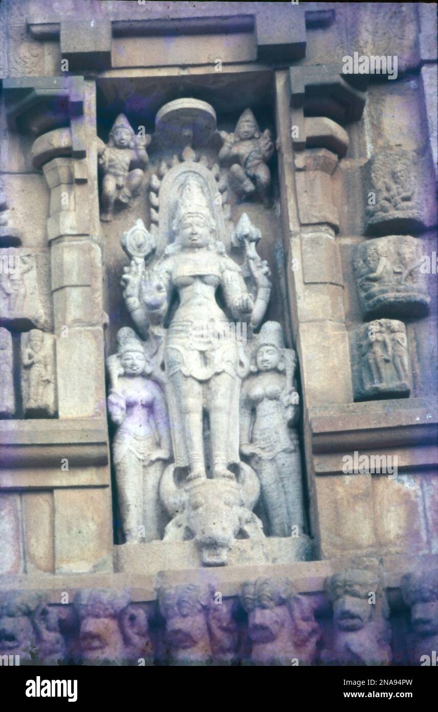 Brihadisvara Temple, Thanjavur has a massive colonnaded prakara ...