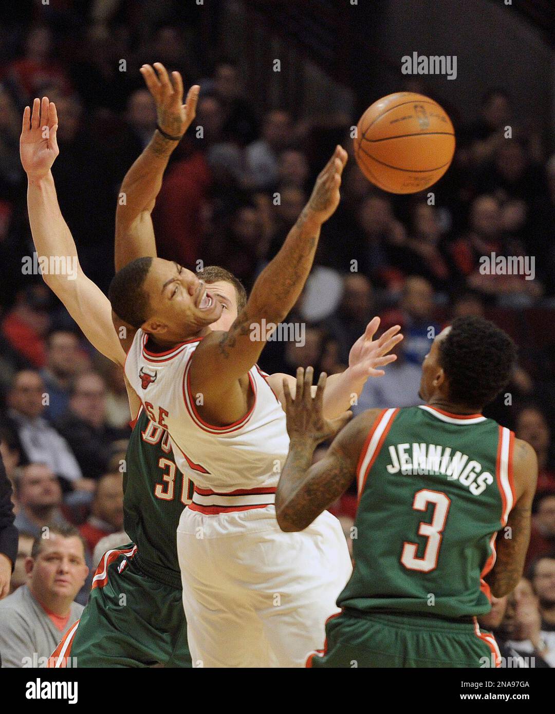 Chicago Bulls' Derrick Rose (1) reaches for the loose ball as Milwaukee ...