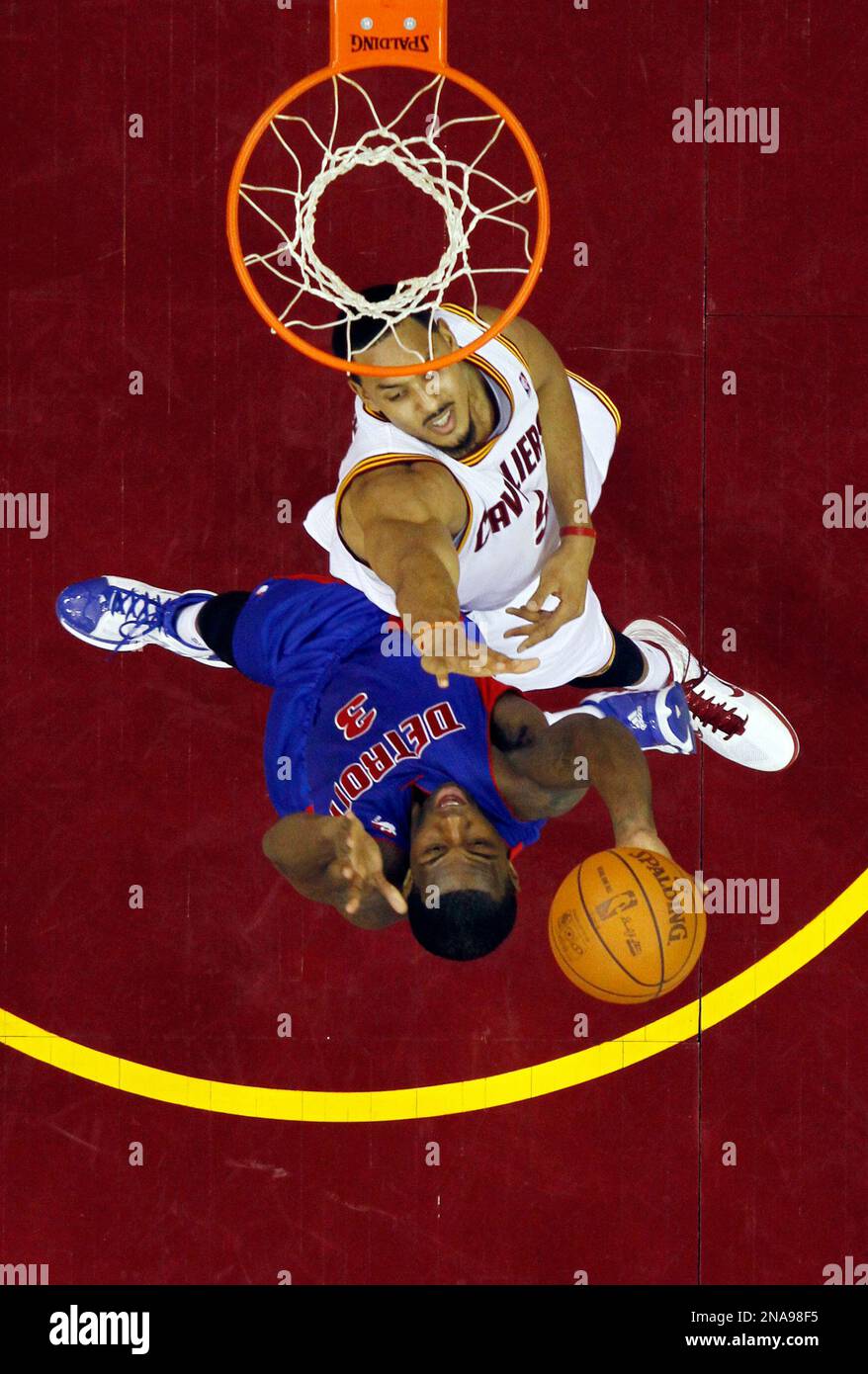 Detroit Pistons' Rodney Stuckey (3) shoots over Cleveland Cavaliers ...