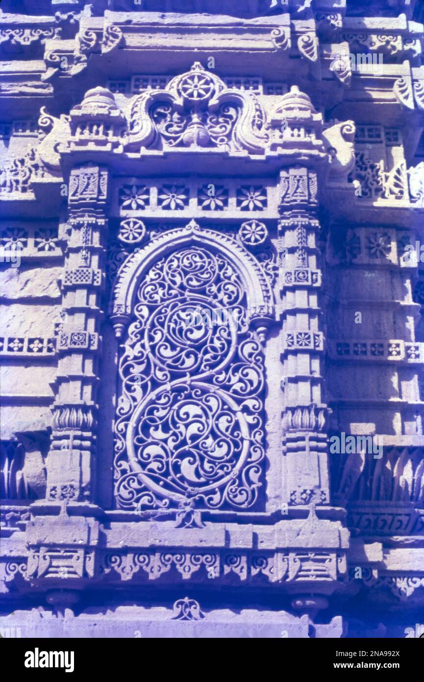 The Sidi Saiyyed Mosque, popularly known as Sidi Saiyyid ni Jali ...