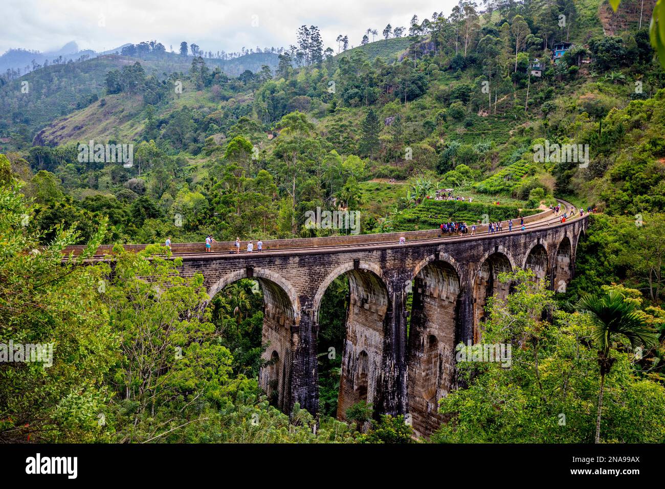 Nine Arch Bridge between Ella and Demodra, Hill Country, Sri Lanka ...