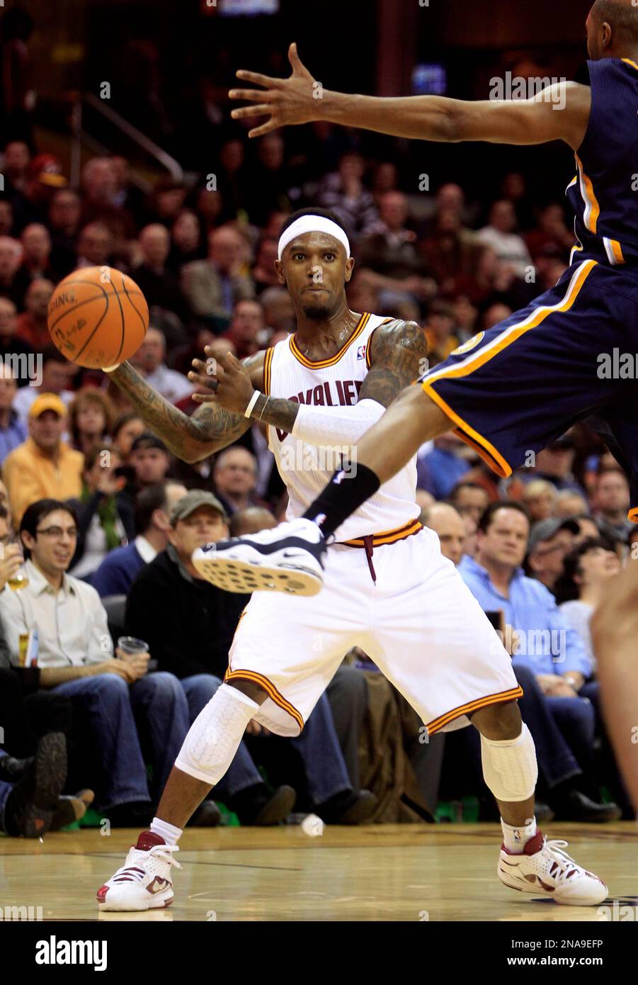 Cleveland Cavaliers' Daniel Gibson (1) looks for a teammate to pass to ...