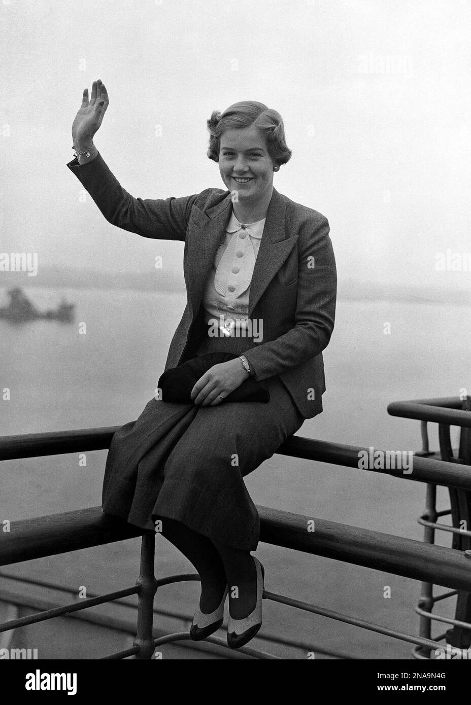 Pam Barton, the British and U.S. amateur woman golf champion arrived at ...