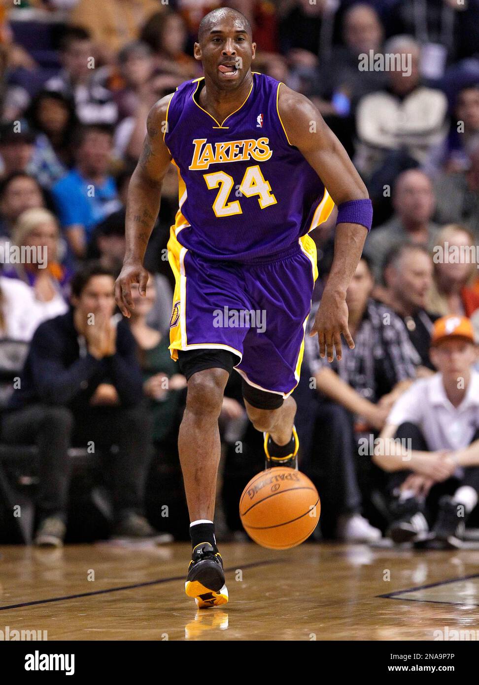 Los Angeles Lakers' Kobe Bryant brings the ball up during the first ...