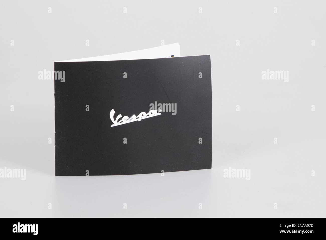 Vespa logo hi-res stock photography and images - Alamy