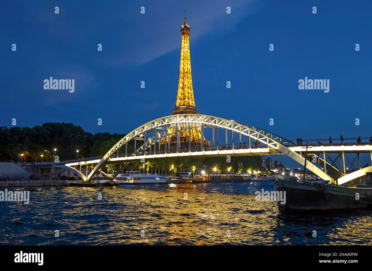 Paris illuminated skyline hi-res stock photography and images - Alamy