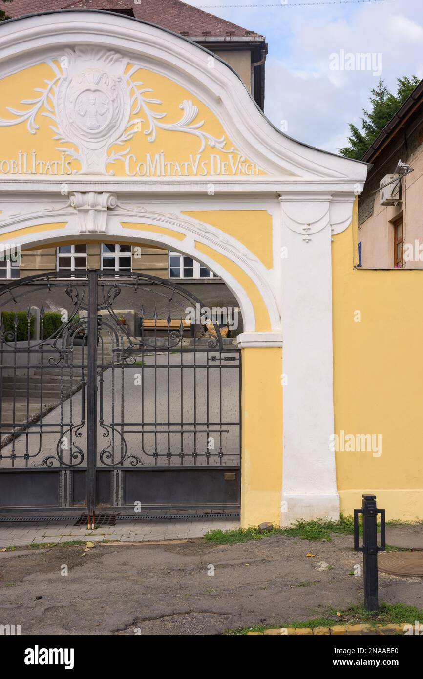 vintage entrance with arch. architectural element Stock Photo - Alamy
