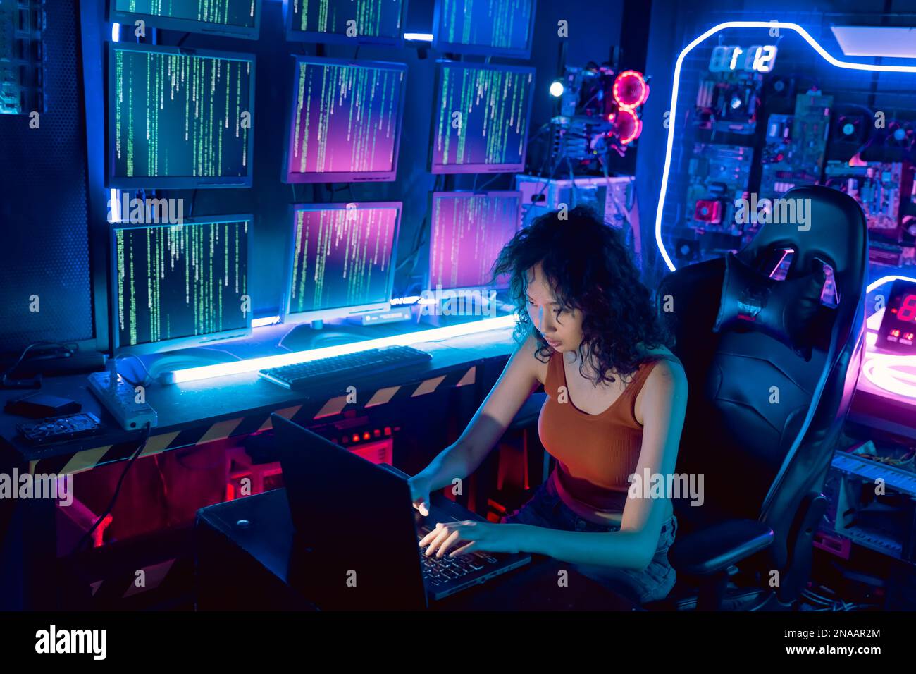 Technology displays man and woman hi-res stock photography and images ...