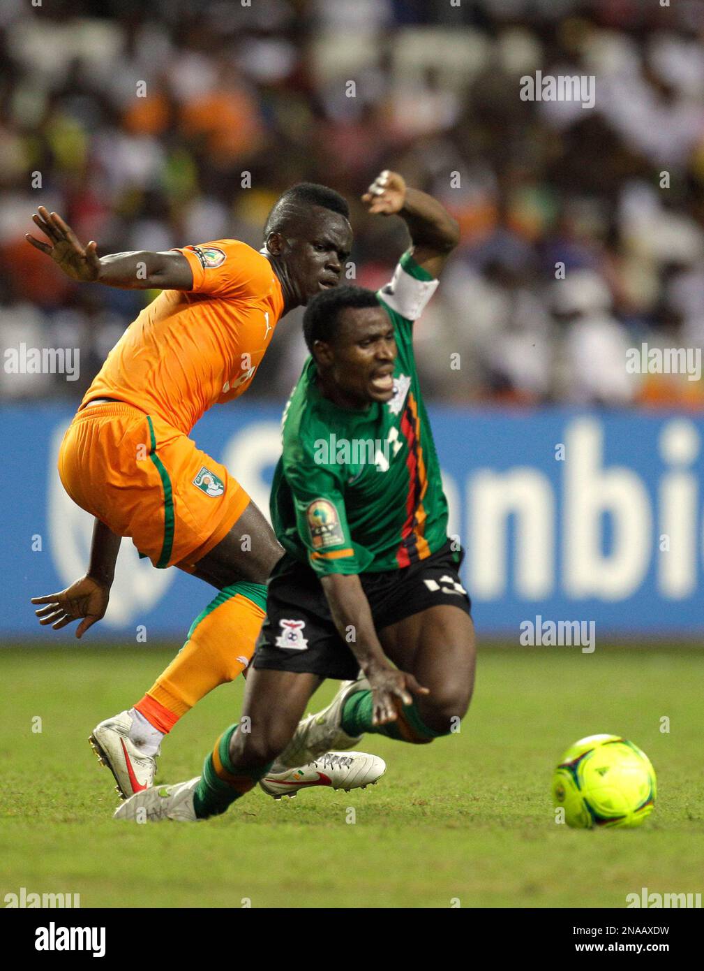 Ivory Coast's Cheick Tiote, left, challenges Zambia's captain ...