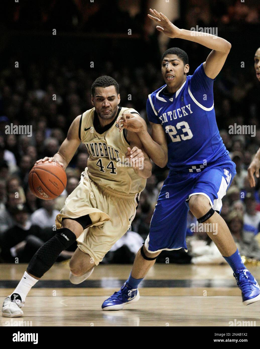 Vanderbilt forward Jeffery Taylor (44) drives against Kentucky forward ...