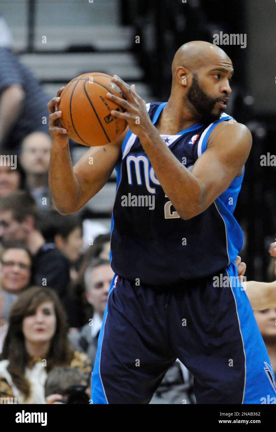 Dallas Mavericks' Vince Carter in the first half of an NBA basketball ...