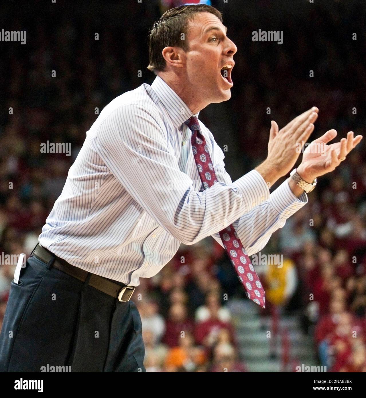 South Carolina coach Darrin Horn shouts to his team during the first ...