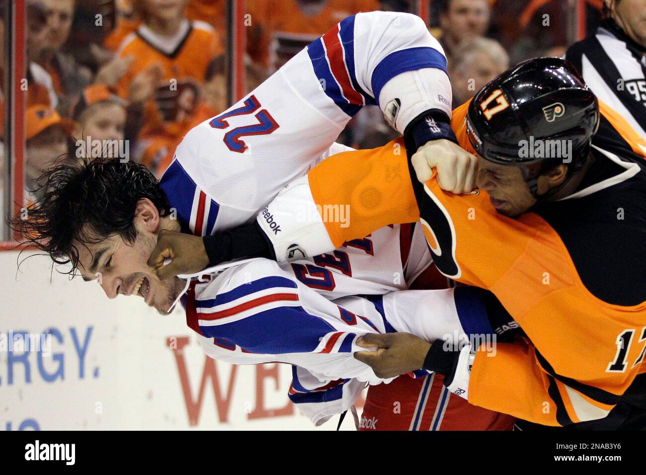 Philadelphia Flyers' Wayne Simmonds (17) and New York Rangers' Brian ...