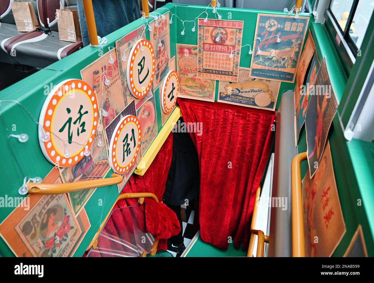 China's first double-deck drama bus made its debut in Chengdu City ...