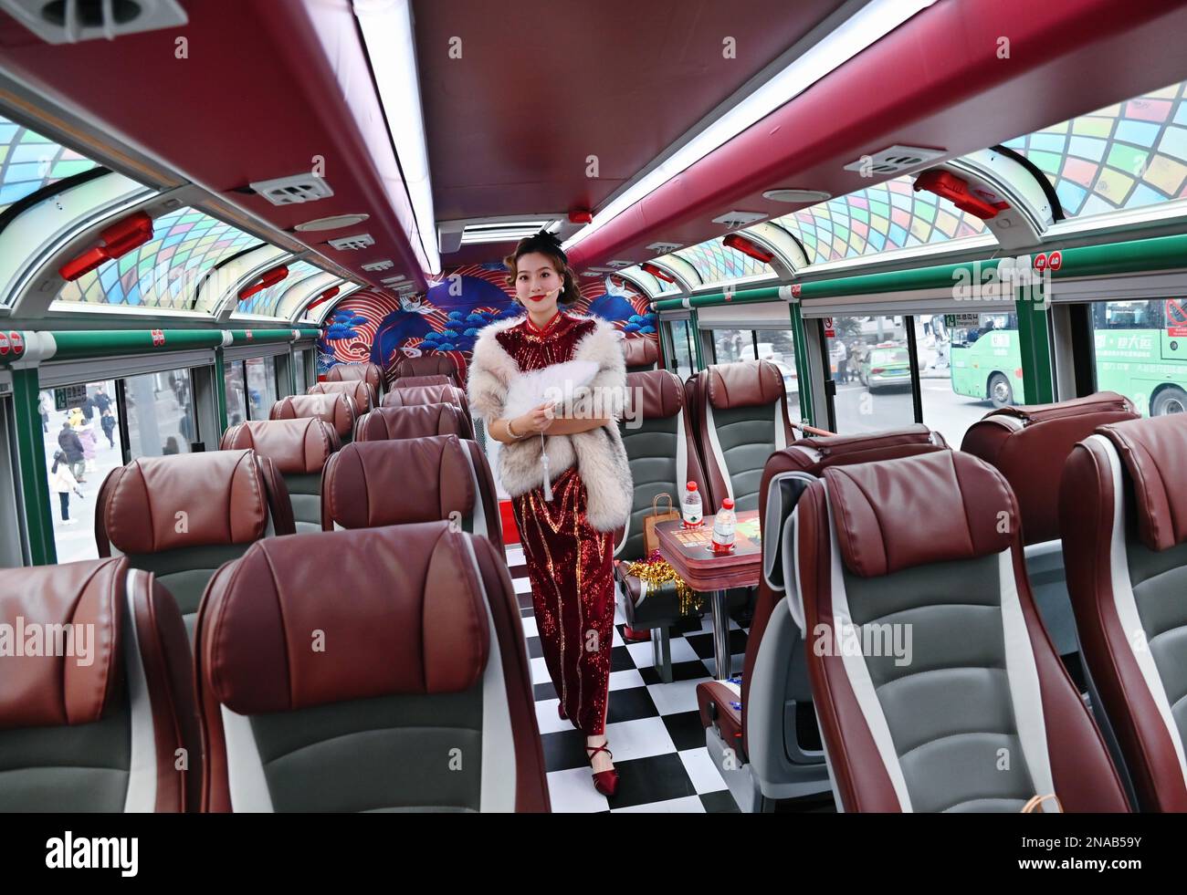 China's first double-deck drama bus made its debut in Chengdu City ...