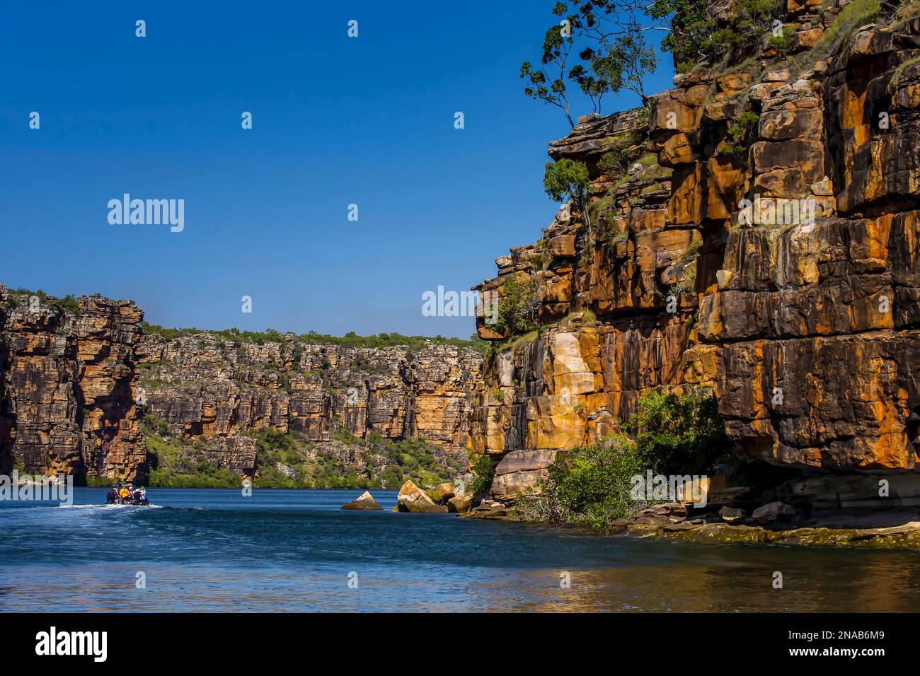 Zodiac Cruise, King George Falls, King George River, Koolama Bay ...