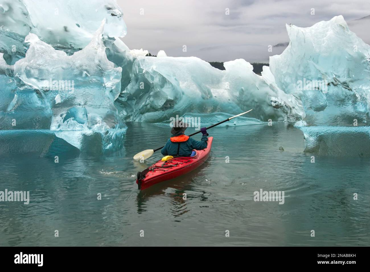 Kayaks and icebergs hi-res stock photography and images - Alamy