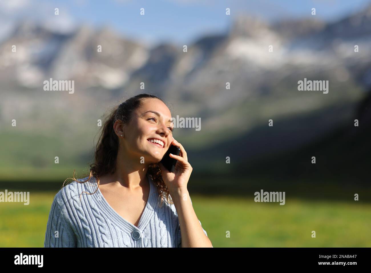 Smart phone mobile talking field hi-res stock photography and images ...