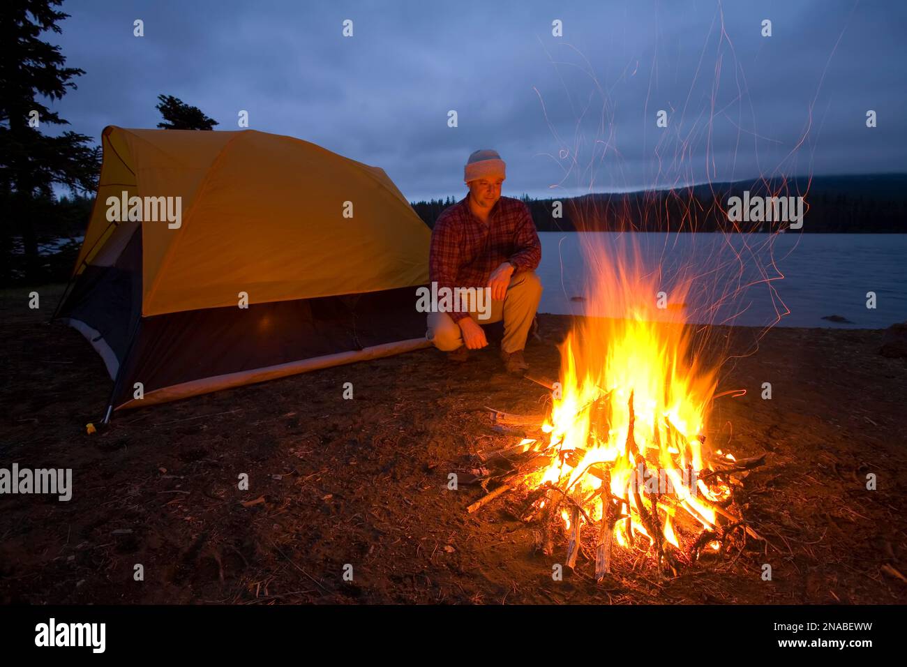 Campfire beach northwest hi-res stock photography and images - Alamy
