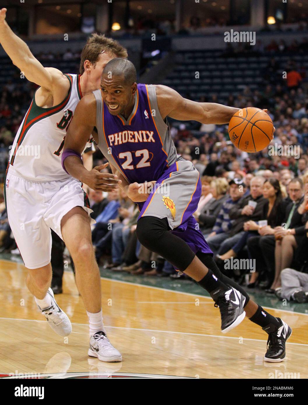 Phoenix Suns' Michael Redd (22) drives past Milwaukee Bucks' Mike ...