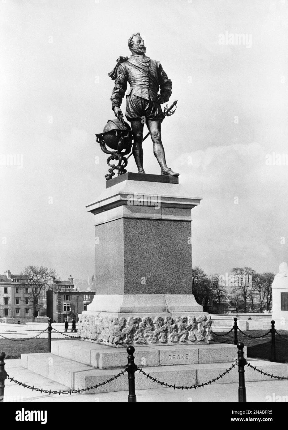 Sir Francis Drake's statue at Plymouth, England, June 16, 1956. (AP ...