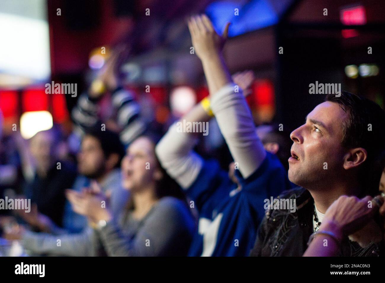 New York Giants fan Brian Poarch, of Greenville, S.C., watches the ...
