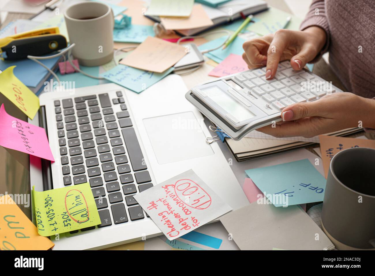 Messy office desk hi-res stock photography and images - Alamy