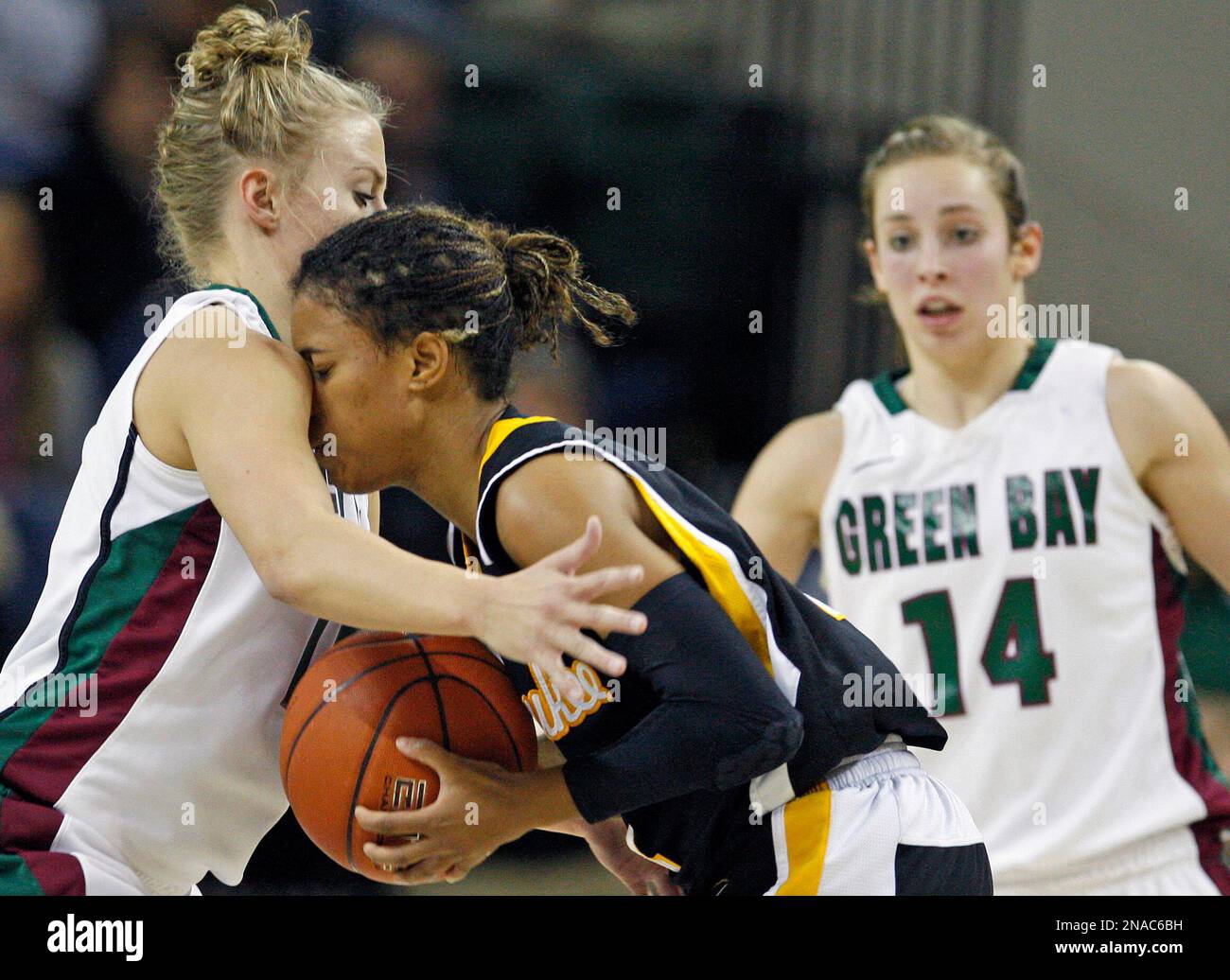 Milwaukee's Kiki Wilson, center, runs into Wisconsin-Green Bay's Hannah ...