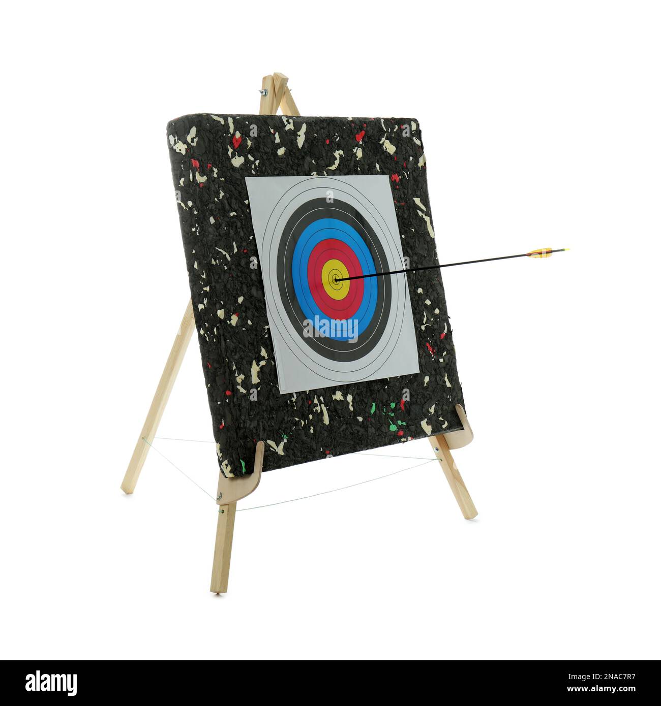Arrow in archery target hi-res stock photography and images - Alamy