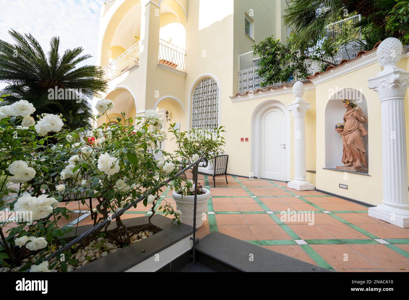 Decorative architectural features of a shopping district of Capri ...