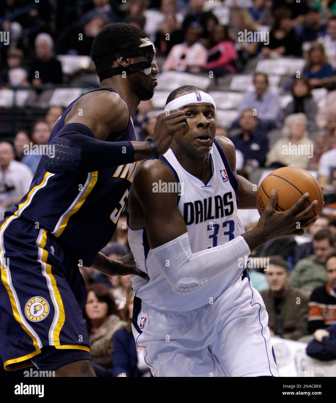 Dallas Mavericks' Brendan Haywood (33) drives against Indiana Pacers ...