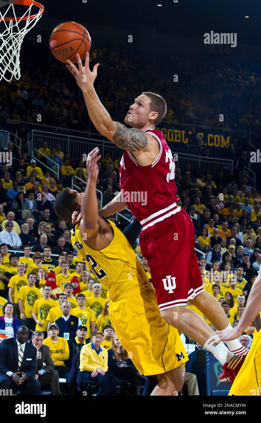 Indiana forward Derek Elston (32) goes to the basket while defended by ...