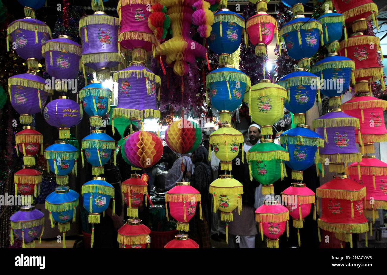 A Pakistani vendor waits for customers to sell Chinese-made lanterns in ...