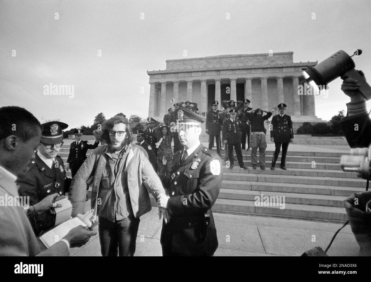 U.S. Park police arrest more than 80 antiwar demonstrators, Dec. 28 ...
