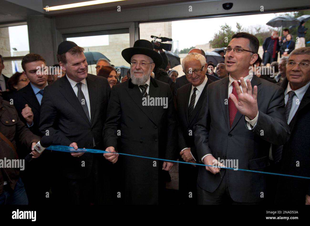 Canadian Foreign Minister, John Baird, left, Yad Vashem Chairman Rabbi ...