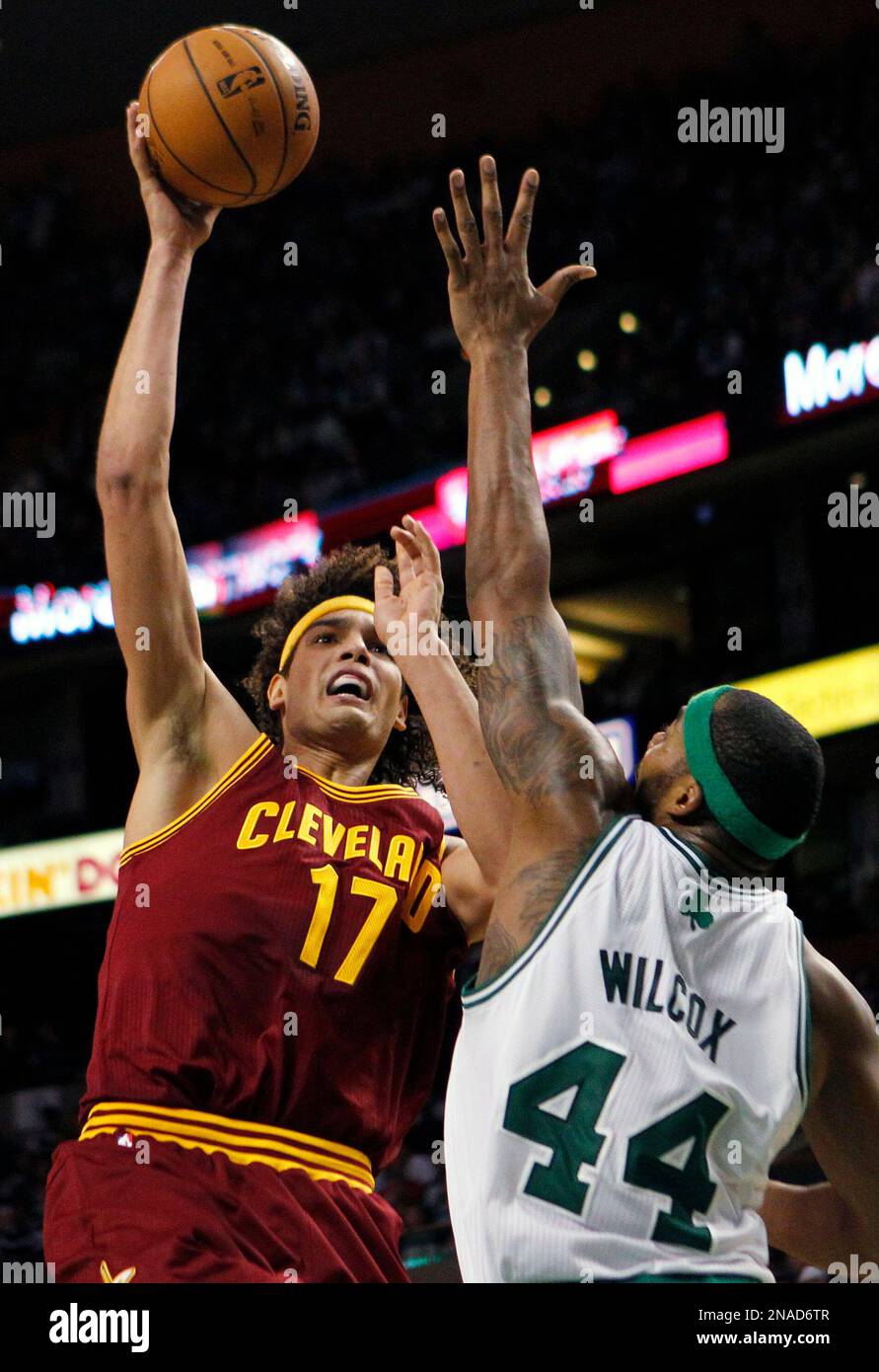 Cleveland Cavaliers' Anderson Varejao (17) shoots over Boston Celtics ...