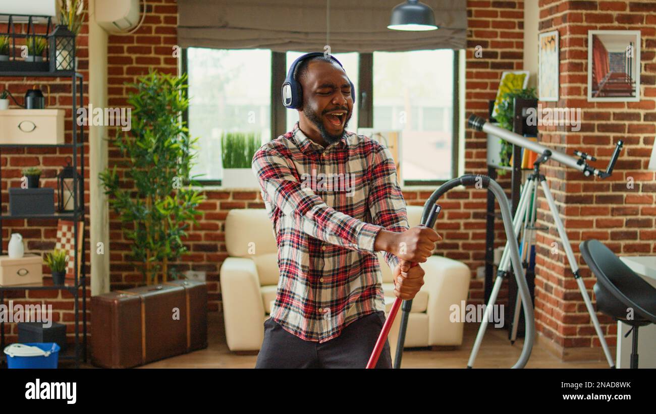 How to mop wooden floors hi-res stock photography and images - Alamy